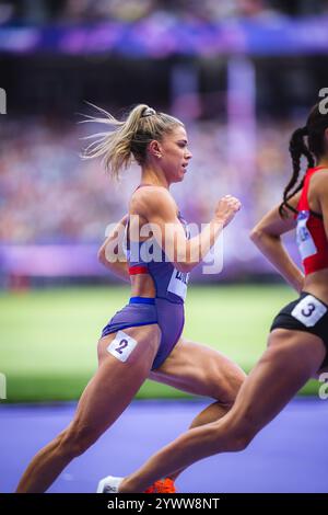 Allie Wilson participating in the 800 meters at the Paris 2024 Olympic ...