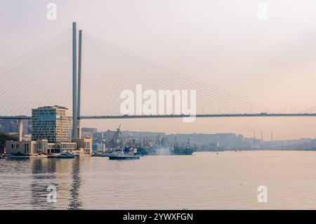 Golden Bridge in Vladivostok. Russia Stock Photo - Alamy