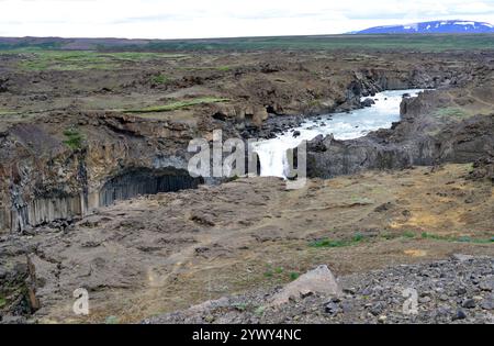 Columnar basalt in Aldeyjarfoss waterfall (Skjalfandafljot river ...