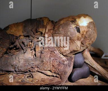 Mummy. Old Kingdom. 4th-5th Dynasty (2543-2305 BC). Gebelein. Egypt ...