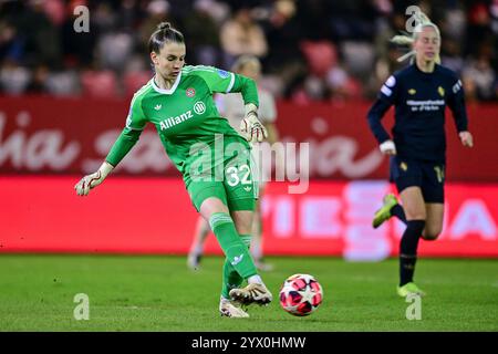 Ena Mahmutovic, FCB women 32 in the women football match FC BAYERN ...