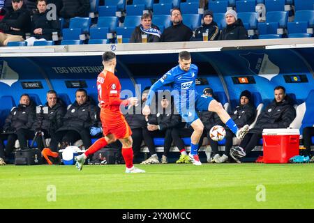 David Jurasek (Hoffenheim, 19), am Ball, Freisteller, Ganzkörper, Einzelbild, Einzelfoto, Aktion ...