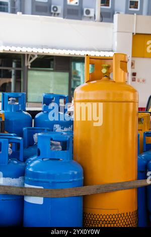 Canister of methane gas Stock Photo - Alamy