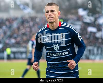 Eckball Miro Muheim (Hamburger SV, #28) GER, Hamburger SV vs. 1. FC ...