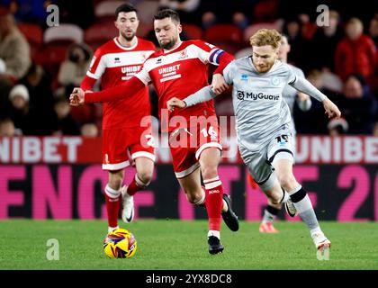 Millwall's Duncan Watmore (left) and Middlesbrough's Rav van den Berg ...