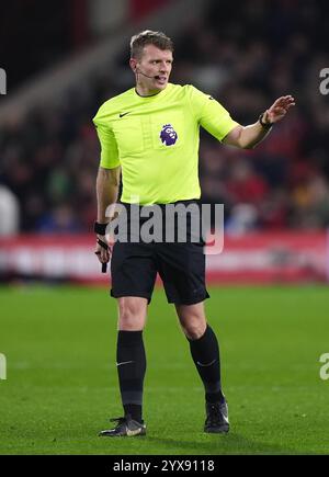 Referee Sam Barrott during the Premier League match at London Stadium ...