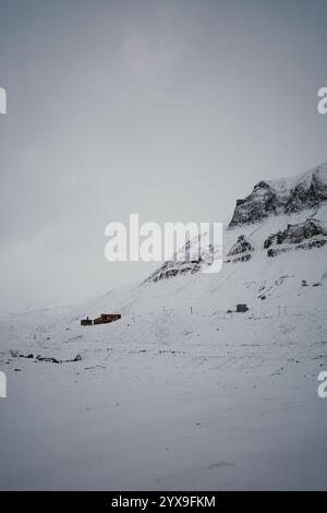 Snowy valley next to Nybyen in Longyearbyen, Svalbard Stock Photo - Alamy