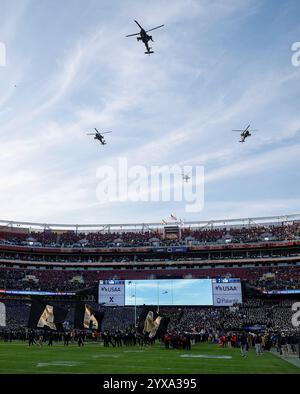 Navy takes the field before an NCAA college football game against ...