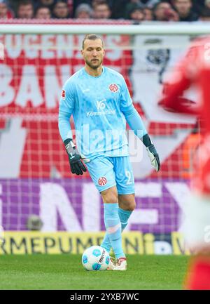 Mainz' goalkeeper Robin Zentner in action during the German Bundesliga soccer match between ...