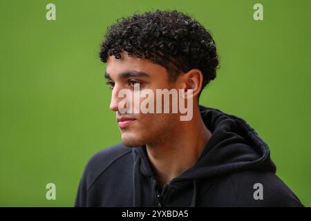 Ben Chrisene of Norwich City arrives before the Sky Bet Championship ...