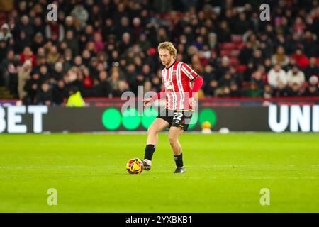 Tom Davies of Sheffield United passes the ball during the Emirates FA ...