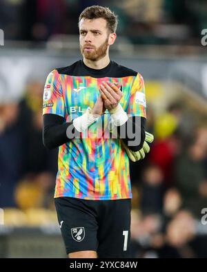 Angus Gunn of Norwich City acknowledges the fans after the teams ...