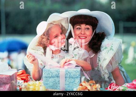 FAYE DUNAWAY, MARA HOBEL, MOMMIE DEAREST, 1981 Stock Photo - Alamy