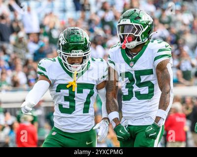 New York Jets cornerback Qwan'Tez Stiggers (37) warms up before an NFL ...