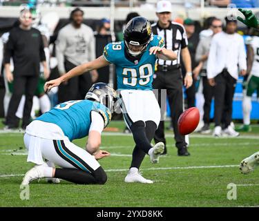 Jacksonville Jaguars kicker Cam Little (39) kicks a field goal against ...