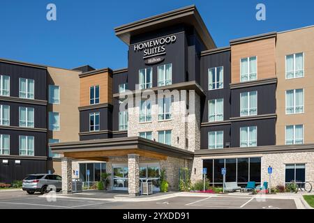 Front entrance of hotel showing canopy over door and brick driveway ...