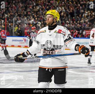 Chris Wilkie (Loewen Frankfurt, #84). GER, Straubing Tigers vs. Loewen ...