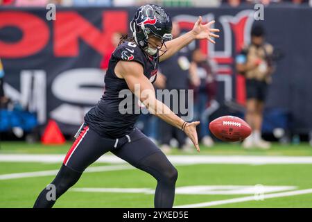 Houston Texans punter Tommy Townsend (6) sits on the bench during an ...