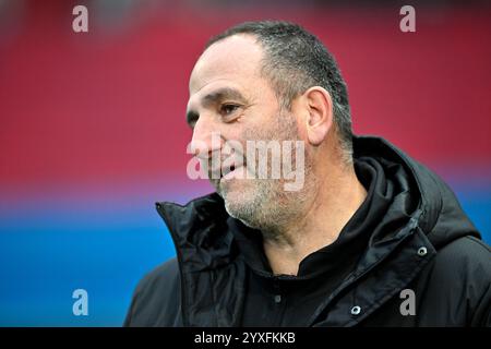 vor Spielbeginn: Trainer Coach Frank Schmidt 1. FC Heidenheim 1846 FCH ...