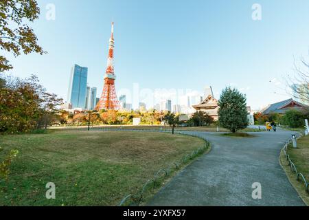 Tokyo Tower in Shiba Park, Tokyo, Japan Stock Photo - Alamy