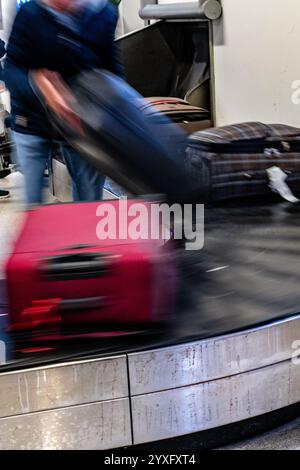 Baggage collection band at the airport Stock Photo - Alamy