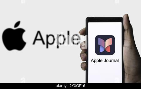 Apple Journal logo on smartphone Stock Photo - Alamy
