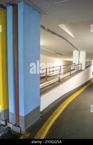 Large parking garage without cars Stock Photo - Alamy