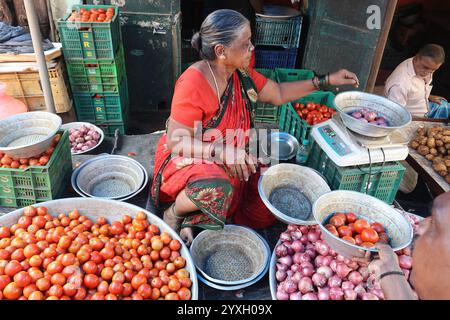 Vegetable market in the Triplicane district of Chennai, Tamil Nadu ...