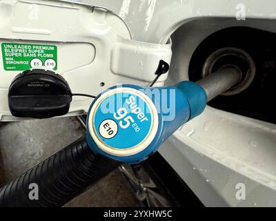 Tankstelle Tanken E10 ARAL tanken *** Petrol station Refuel E10 Refuel ...