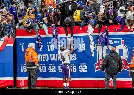 Baltimore Ravens linebacker Roquan Smith tackles Cleveland Browns ...