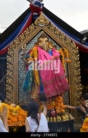 The highly revered Ganesha shrine at Huai Khwang junction in Bangkok ...