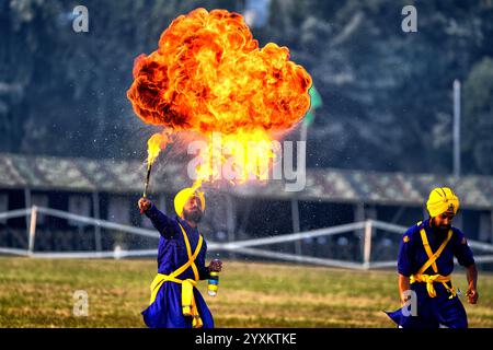 Kolkata, India. 16th Dec, 2024. Indian Army Sikh Regiment soldiers show ...