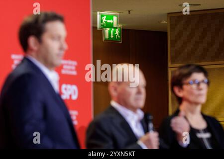L-R: Lars Klingbeil, SPD-Parteivorsitzender,Olaf Scholz SPD ...