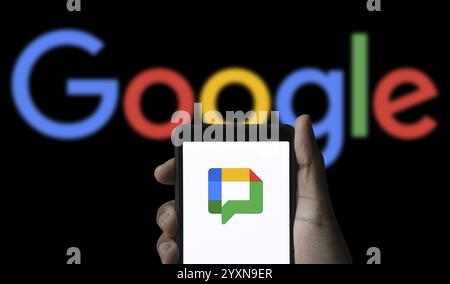 Google Chat Icon Logo on smartphone Stock Photo - Alamy