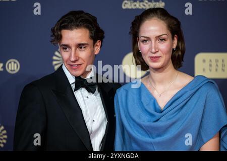 Anna Janssen (Sportschuetzin) mit Begleitung auf dem roten Teppich, GER ...