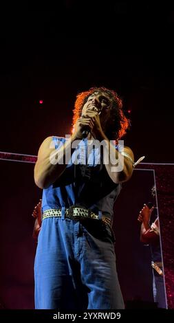 Benson Boone from front row Stock Photo - Alamy
