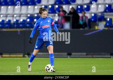 Jana Feldkamp (TSG, 31), am Ball, Freisteller, Ganzkörper, Einzelbild ...