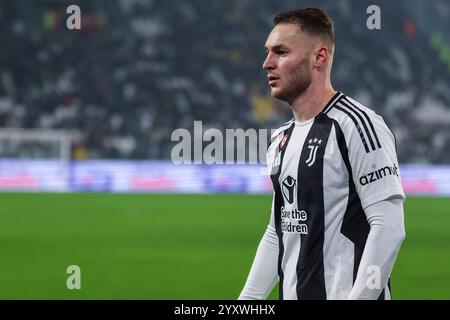Teun Koopmeiners of Juventus Fc looks on during the Serie A match ...