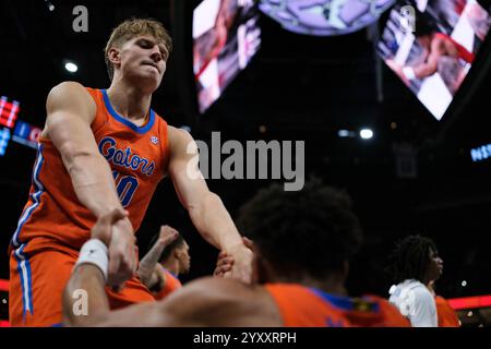 Florida forward Thomas Haugh (10) dunks against LSU forward Corey Chest ...