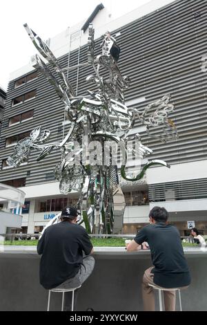Hanao-San sculpture by the artist Tomokazu Matsuyama, Shinjuku East ...