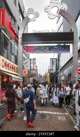 Takeshita Street entrance with overhead sign in Tokyo, Shibuya, Japan ...