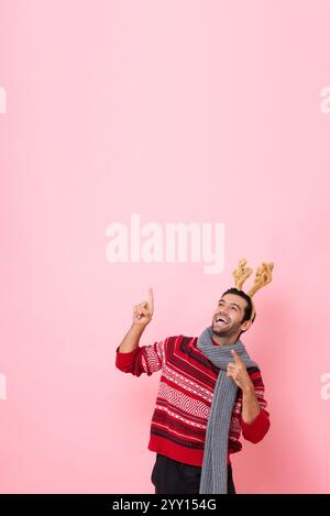 amazed xmas guy point finger on present box on red background. happy ...