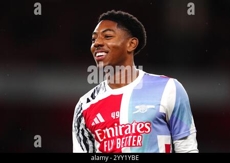 Arsenal's Myles Lewis-Skelly warming up ahead of the Premier League ...