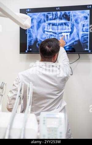 dental radiography x-ray on digital screen in dental clinic Stock Photo ...