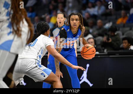 Florida guard Liv McGill (23) plays South Carolina during the second ...