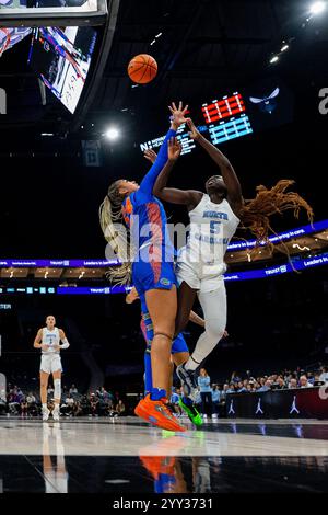Florida center Ra Shaya Kyle brings up the ball during the first half ...