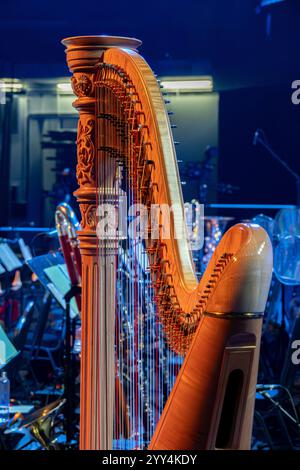 Classical music instrument harp on stage Stock Photo - Alamy