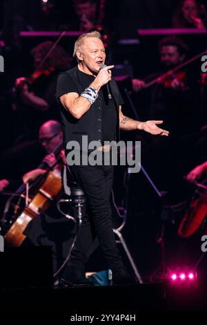 Sänger Nick van Eede von Cutting Crew bei der 30. Night of the Proms ...