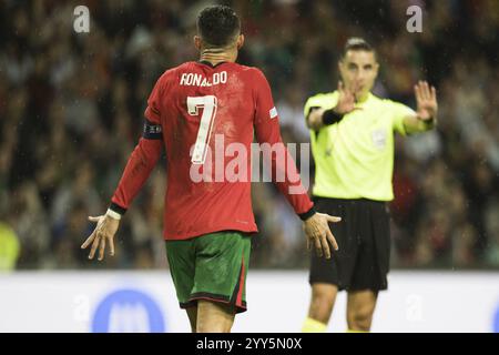 Cristiano RONALDO from behind with back number seven Stock Photo - Alamy