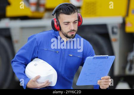 portrait of male aero engineer with clipboard Stock Photo - Alamy
